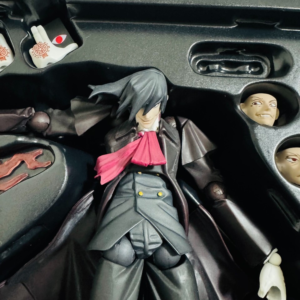 Revoltech Yamaguchi No.114 HELLSING Alucard Figure Kaiyodo With Box ...