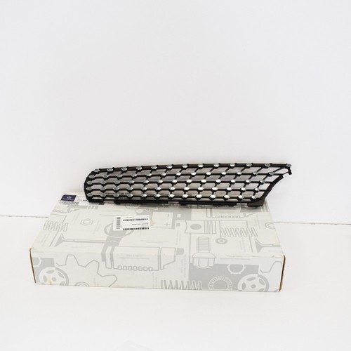 NEW MERCEDES-BENZ C-CLASS W205 FRONT RIGHT GRILLE A2058882060 OEM | eBay