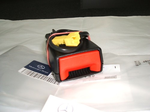 NEW Genuine Mercedes-Benz W204 C-Class Right Seat Belt Buckle ...