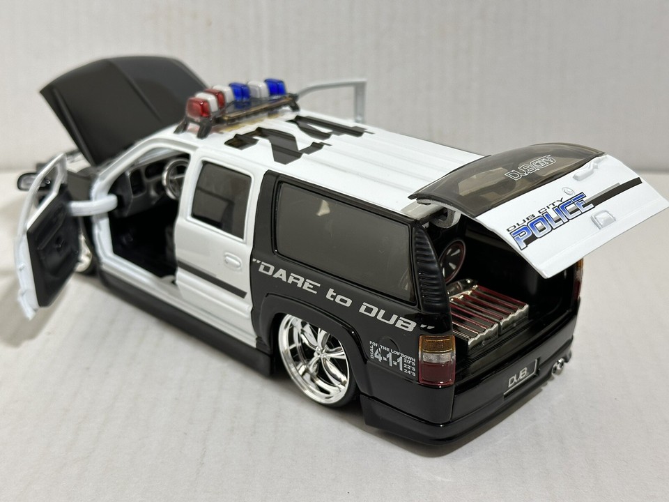 JADA DUB HEAT 2000 CHEVY SUBURBAN POLICE CAR 1:24 DIECAST MODEL NEW NO ...