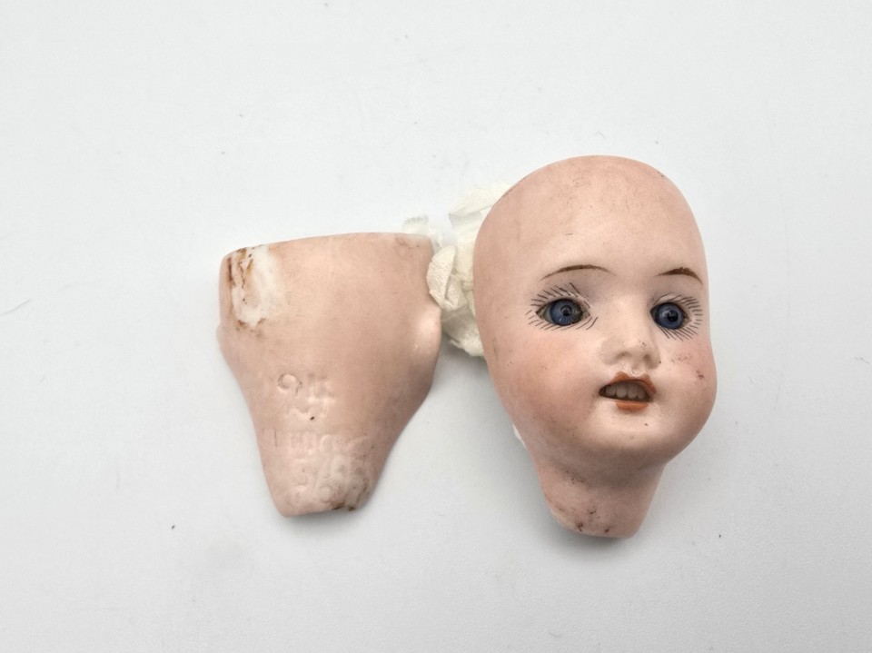 Antique porcelain bisque doll heads - with/without eyes German ...