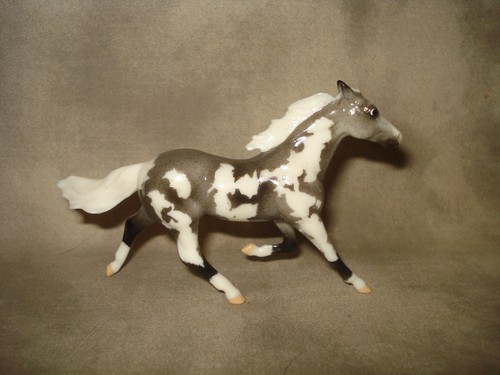 Breyer CM Glossy Decorator Smoked Grey Pinto Standardbred Stablemate | eBay