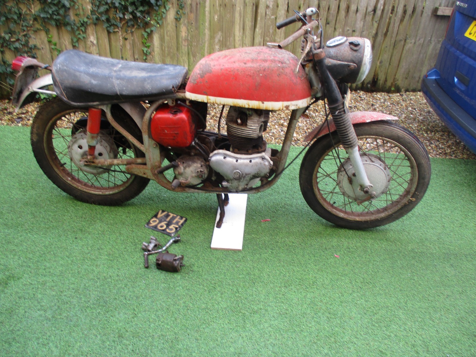 1960 Norton Dominator 88 Barn Find Project Featherbed Frame Triton ...