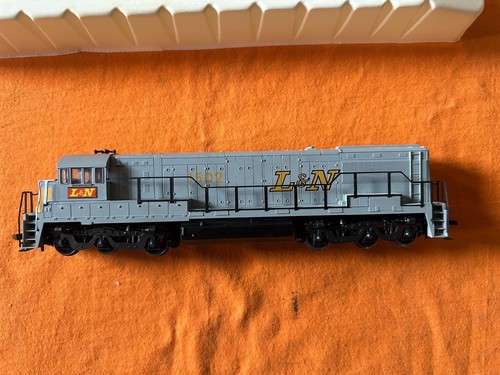 AHM HO Scale U25C non powered Locomotive L&N # 1502 Louisville ...