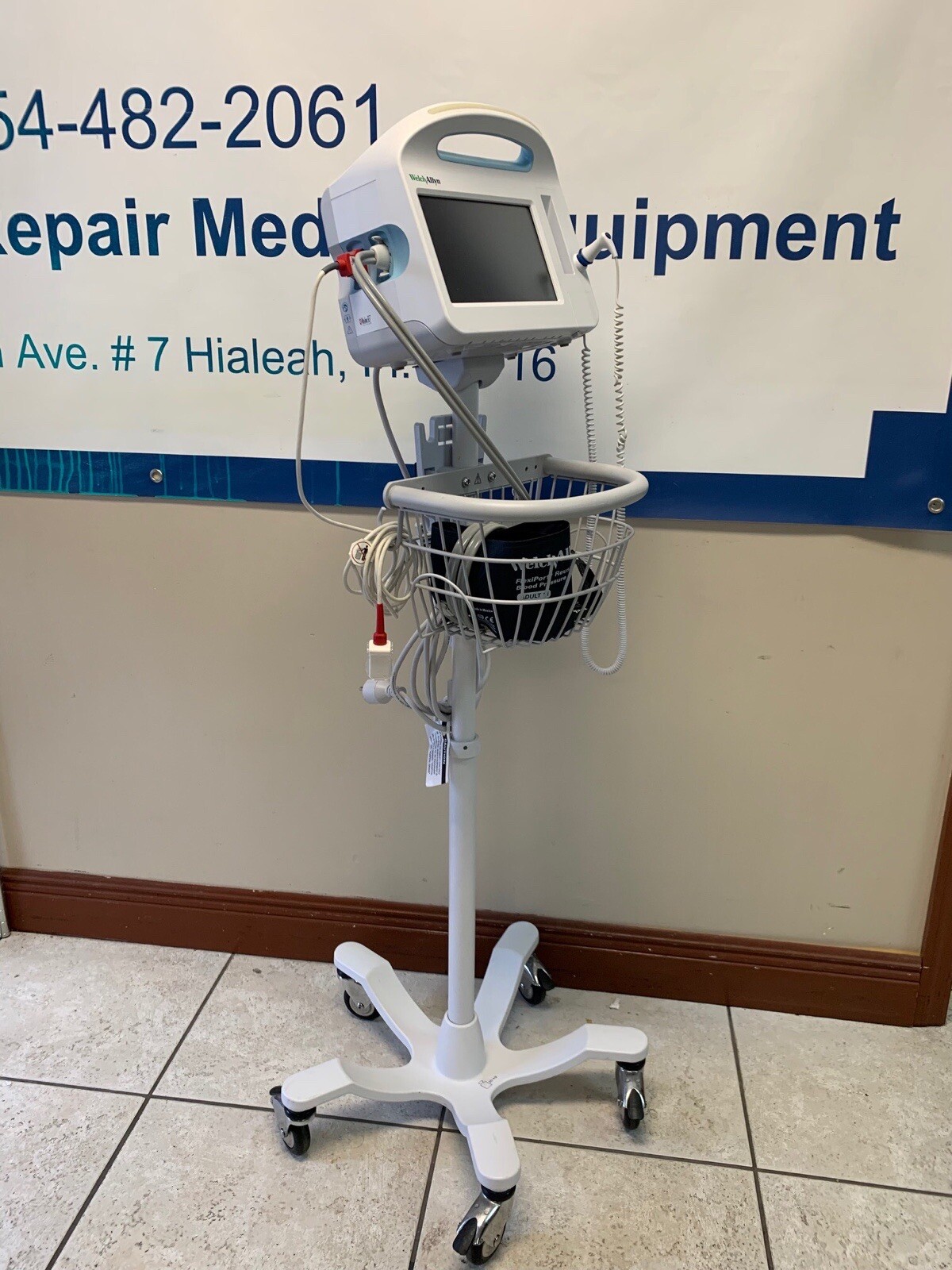 Welch Allyn Connex Vital Signs Monitor 6000 Series with Rolling Stand ...