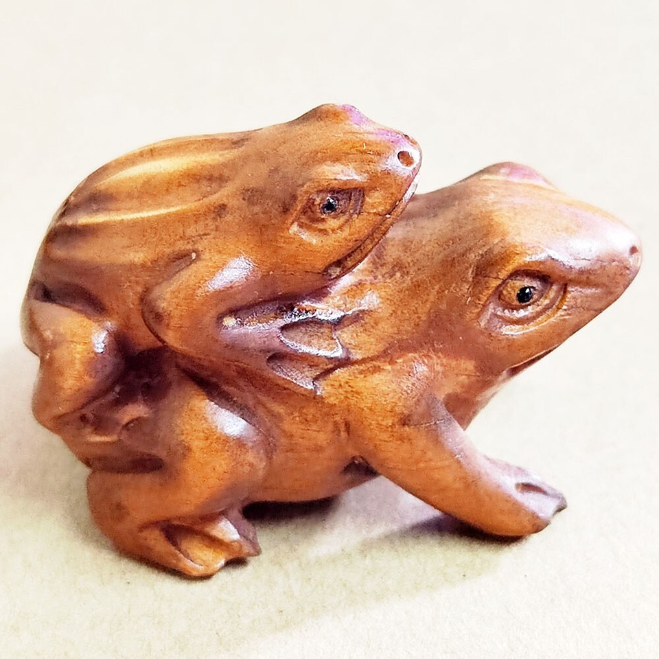 Y8811 - 2" Hand Carved Boxwood Netsuke - Frog Families | eBay