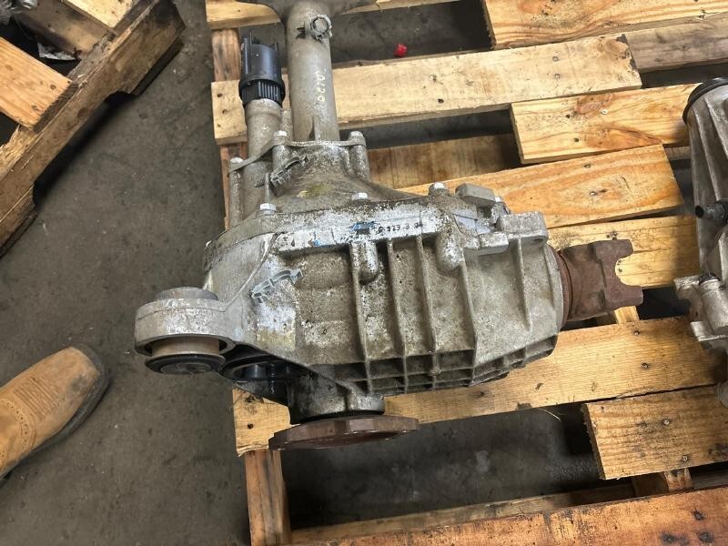2000-2004 Chevy Tahoe Front Axle Differential Carrier 3.73 Ratio Opt ...