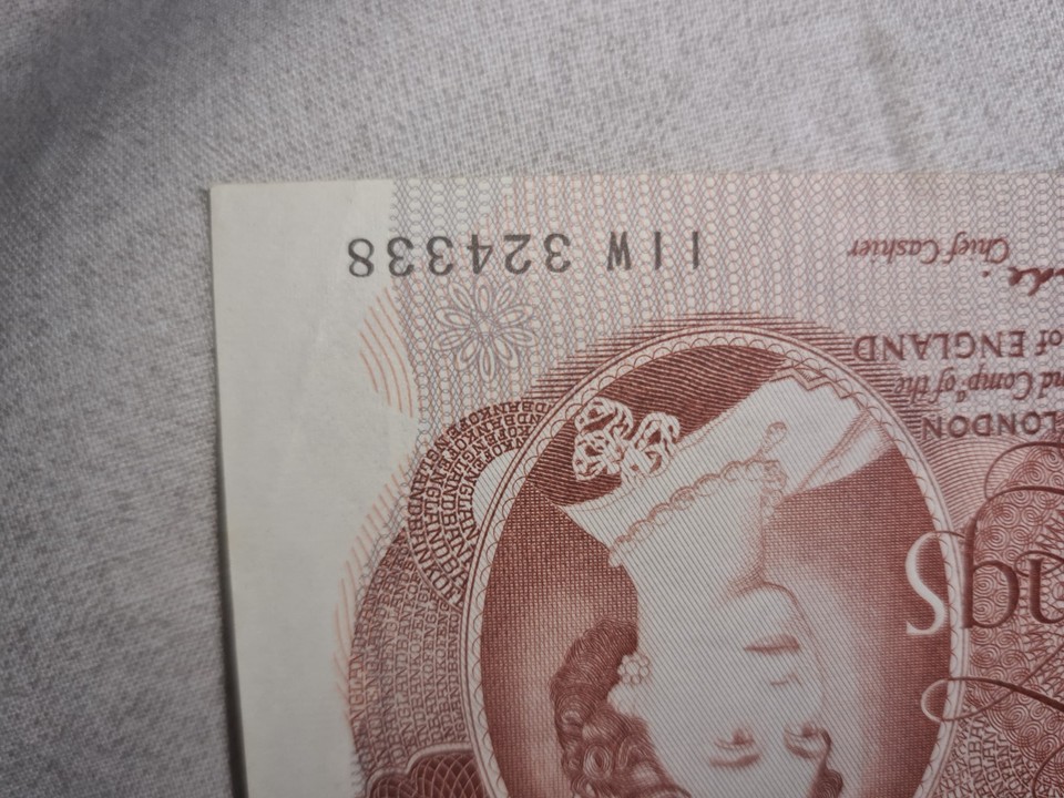 Bank of England 10 Shillings NOTE X2 Consecutive Serial Numbers 11W ...