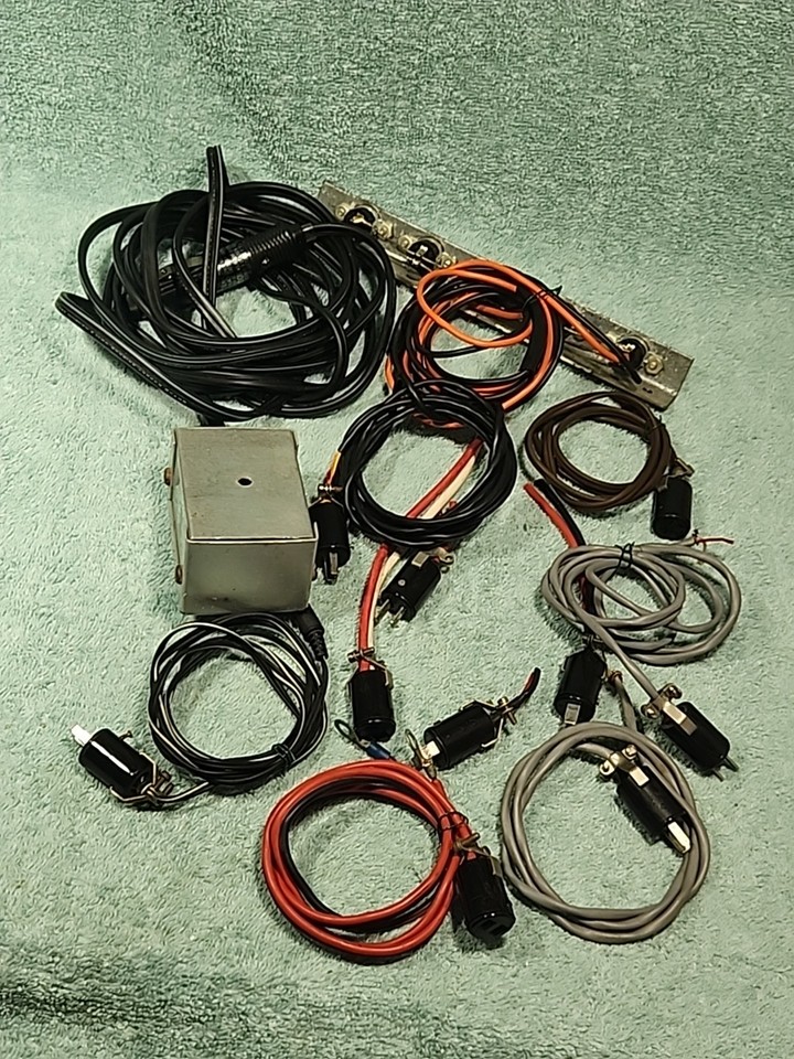LARGE LOT OF - CINCH JONES 2 PIN STYLE PLUG CONNECTORS - BOTH MALE AND ...