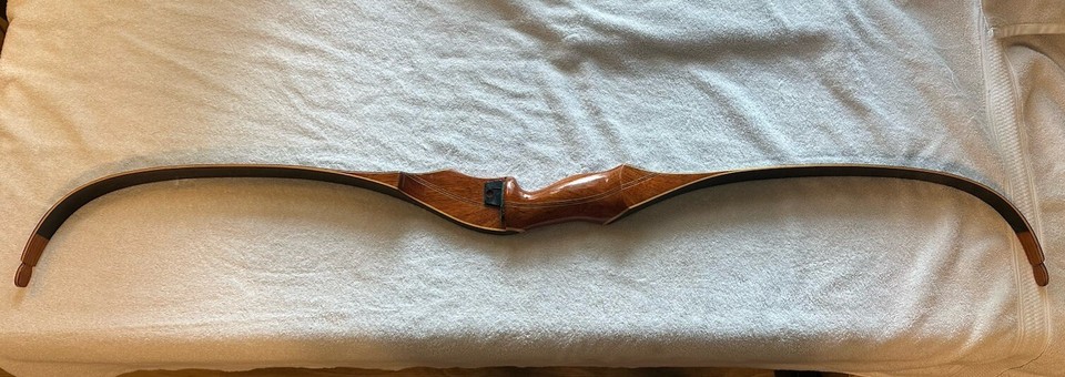 Damon Howatt Hi-Speed Recurve Bow RH 54" & 45 Pounds, 22 Cedar Arrows ...