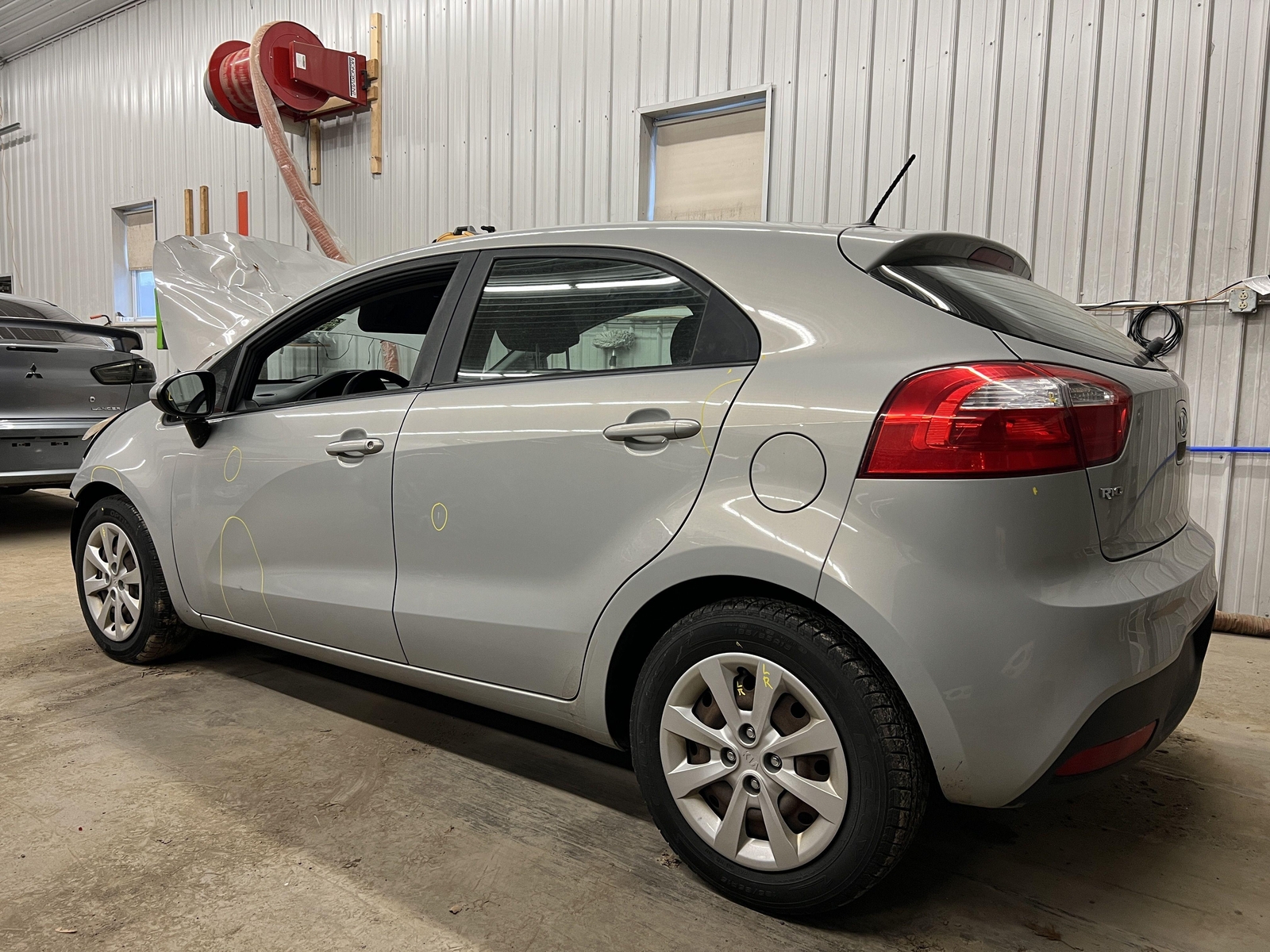 12-17 KIA RIO HTBK DRIVER LEFT REAR SIDE POWER DOOR SILVERTONE BEIGE ...