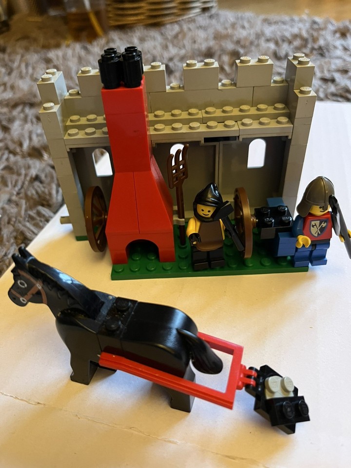 LEGO Castle Blacksmith Shop 6040 Vintage Building Kit original ...