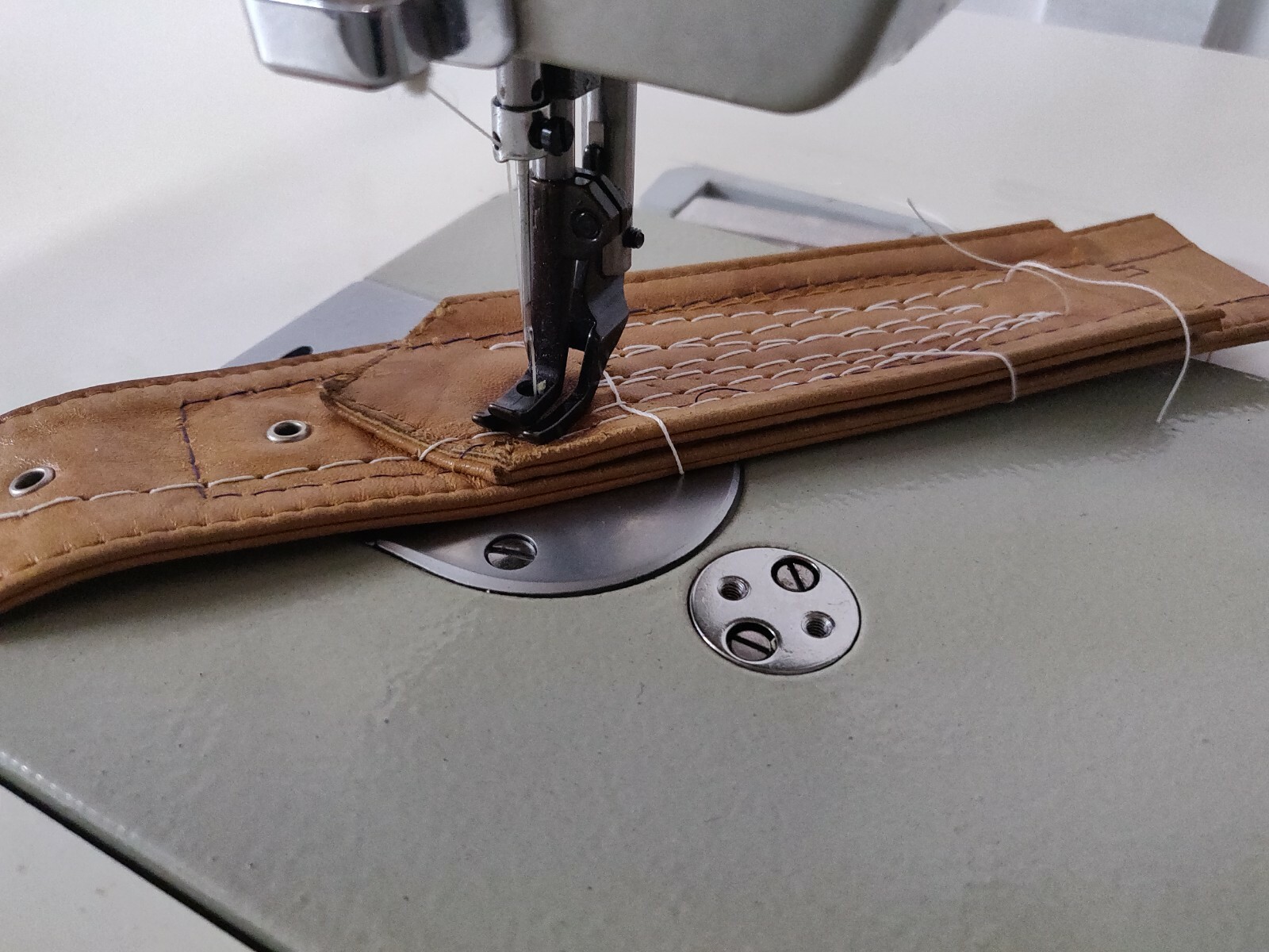 Sew Strong Upholstery Sewing Machine, Stand, Servo Motor & LED Lamp | eBay