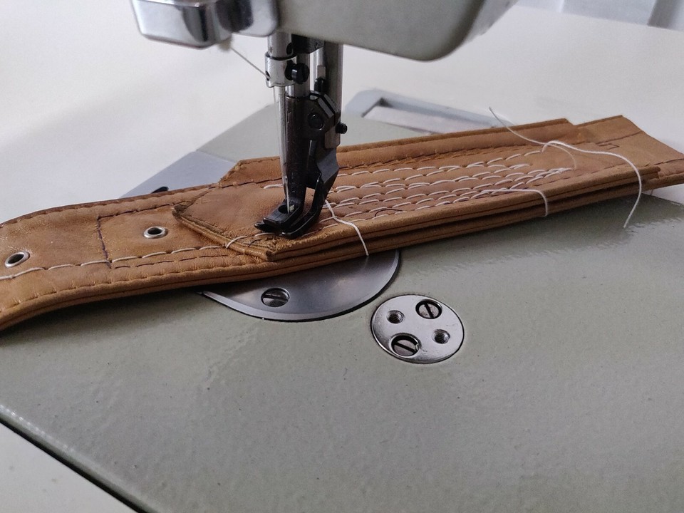 Sew Strong Upholstery Sewing Machine, Stand, Servo Motor & LED Lamp | eBay