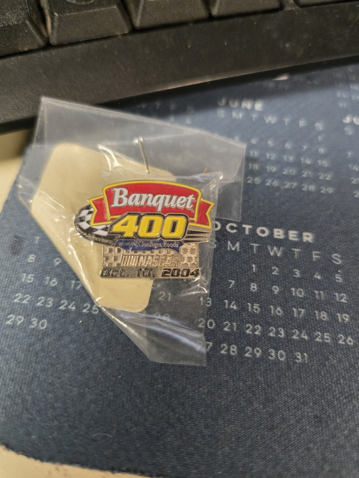 Banquet 400 At Kansas Oct 10 2004 Event Hat Pin | eBay