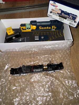 Genesis Ho Santa Fe GP50 Phase 2 3853 Locomotive Kit Need Assembling | eBay