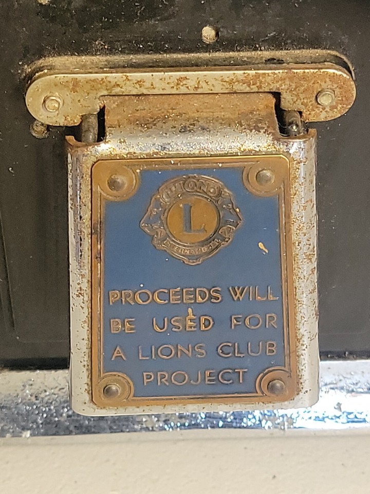 Vintage Topper Deluxe 1 Cent Gumball Machine Lions International ...
