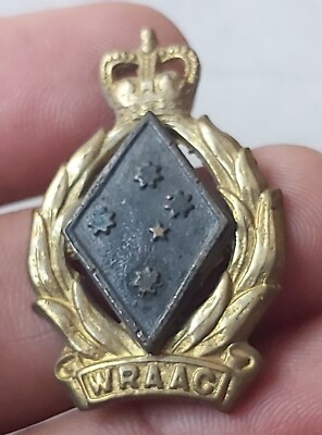 BRITISH WOMENS' ROYAL AUSTRALIAN ARMY CORPS WRAAC MINIATURE BADGE WITH ...