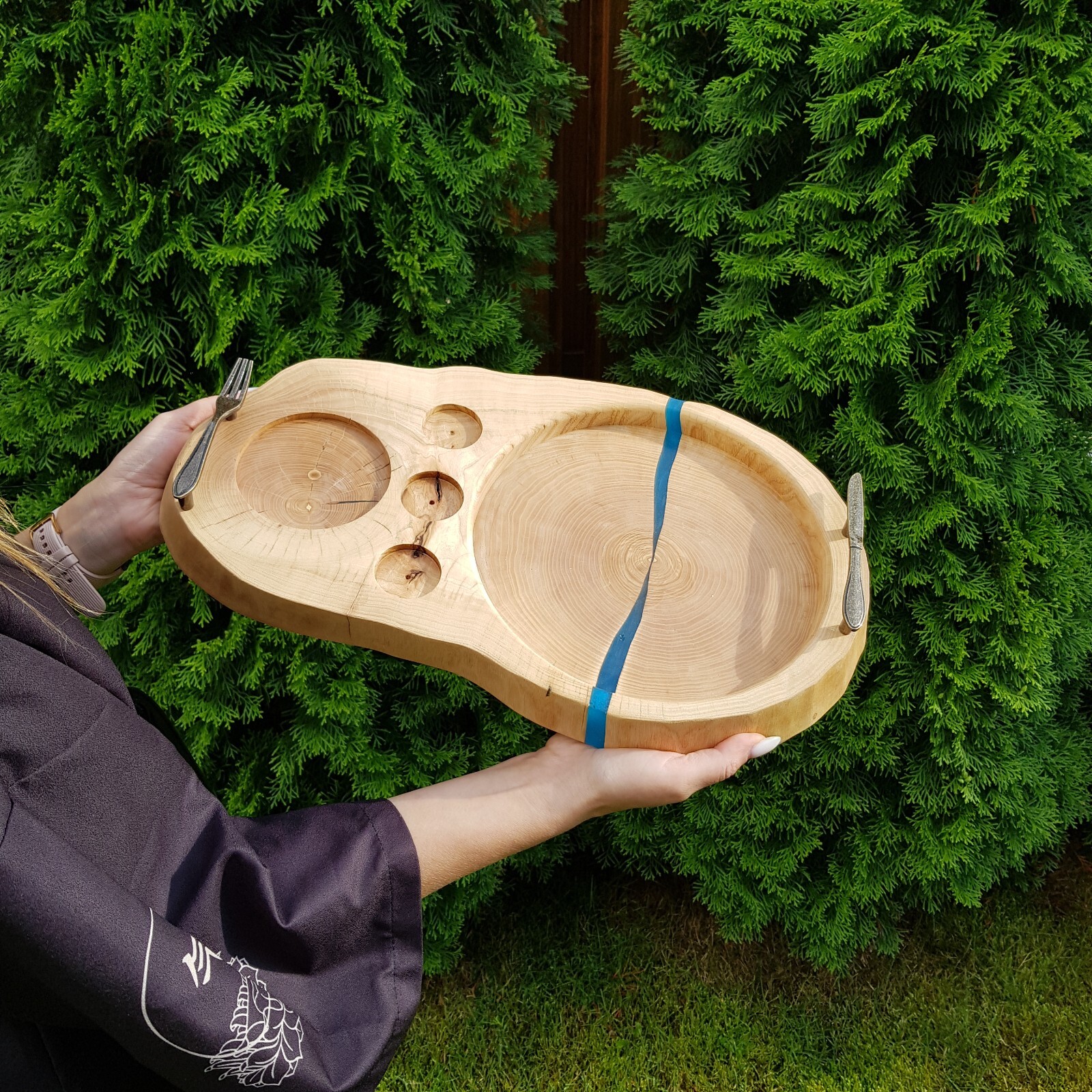 Solid ash tray for serving meat or other dishes and alcoholic beverages ...