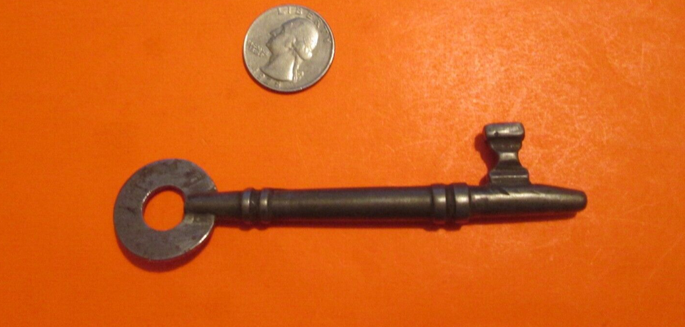VINTAGE FANCY ODD AND DIFFERENT LOOKING SKELETON KEY ANTIQUE KEY ...