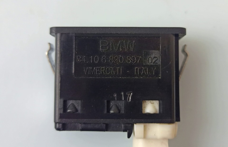 BMW USB Socket 6820397 1' F52 2' F45 F46 i3 i8 X1 F48 X2 F39 MINI F-ser ...