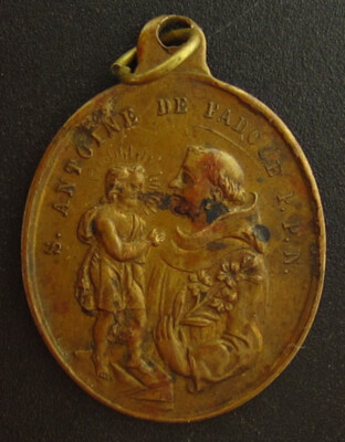 Medals - Vintage Catholic Religious Holy Medal Saint