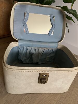 Retro Vanity Beauty Vanity Case Beige outer with blue lining inc ...