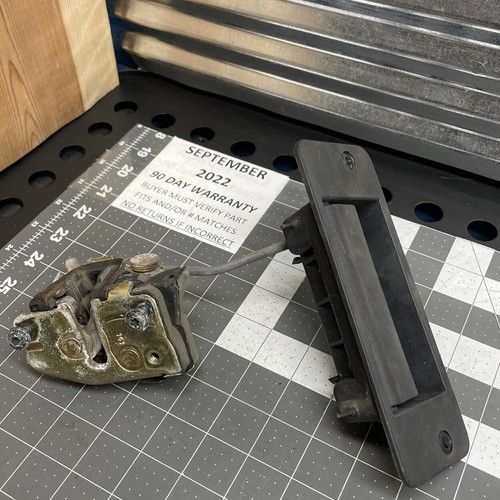 2000 2005 Ford Excursion Rear Right Barn Door Latch and Handle W/ 2 Or ...