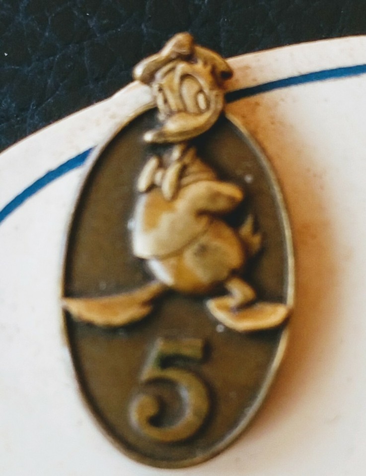 Disney Donald Duck 5 Year + 20th Anniversary Cast Member Name Tag Pin ...