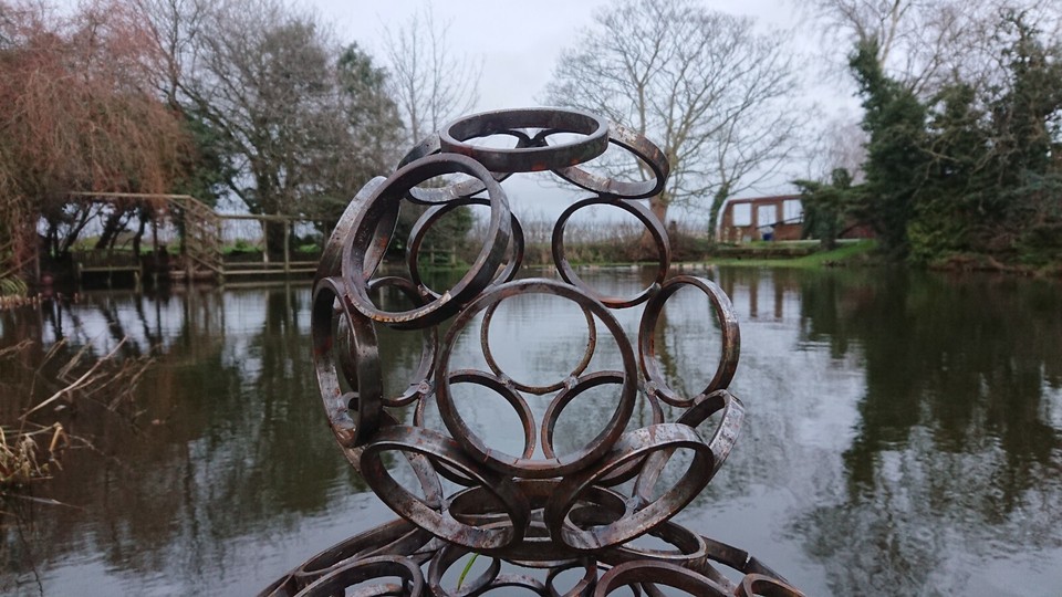 🇬🇧 METAL RUSTY GARDEN MODERN ART DECORATIVE OPEN SPHERE ORNAMENT STEEL ...