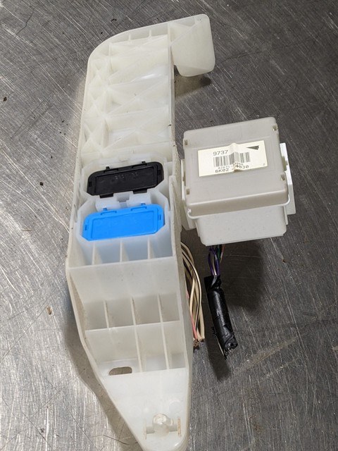 TOYOTA CAMRY OEM DASHBOARD MOUNTED CENTER JUNCTION BLOCK BRACKET 82671 ...