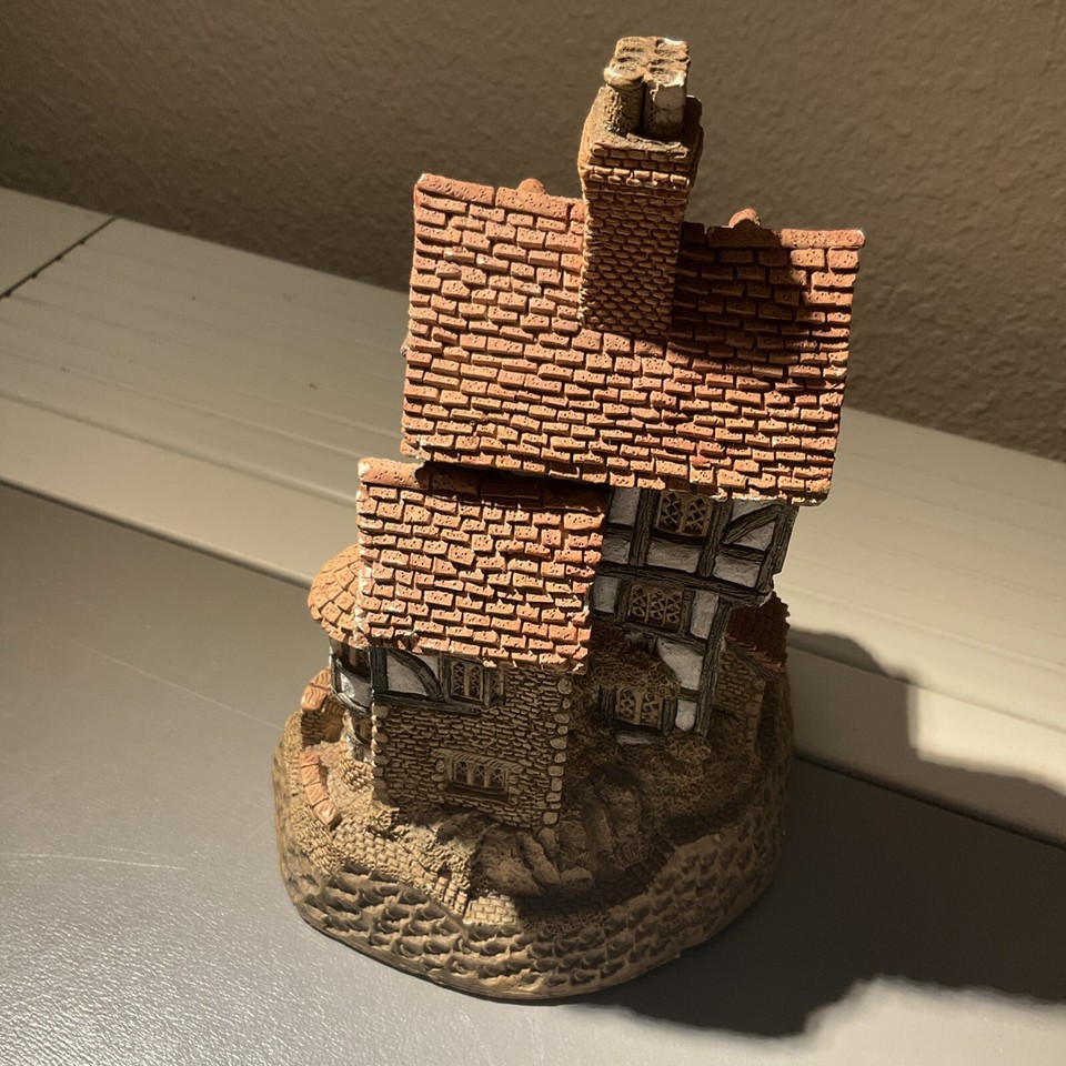 David Winter Cottages "Squire's Hall" 1985 Hand made painted Great ...