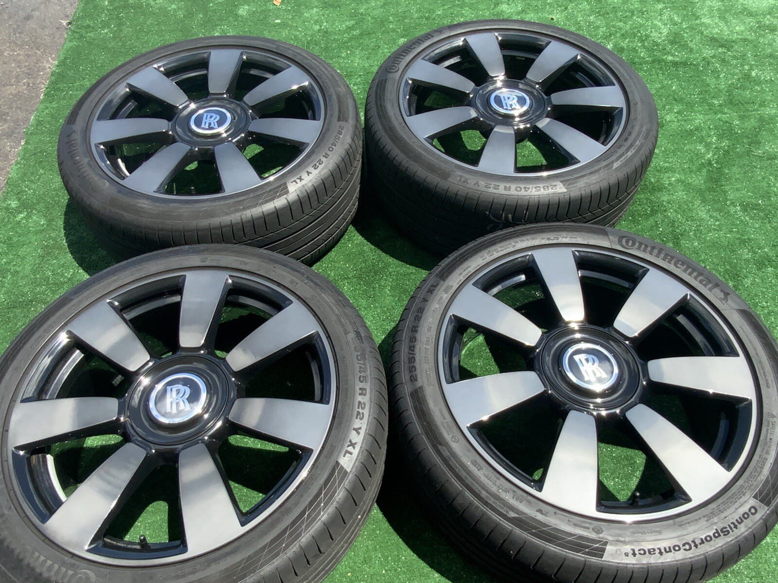 Rolls Royce 22 inch Wheels and Tires OEM Factory TPMS Center Caps ...