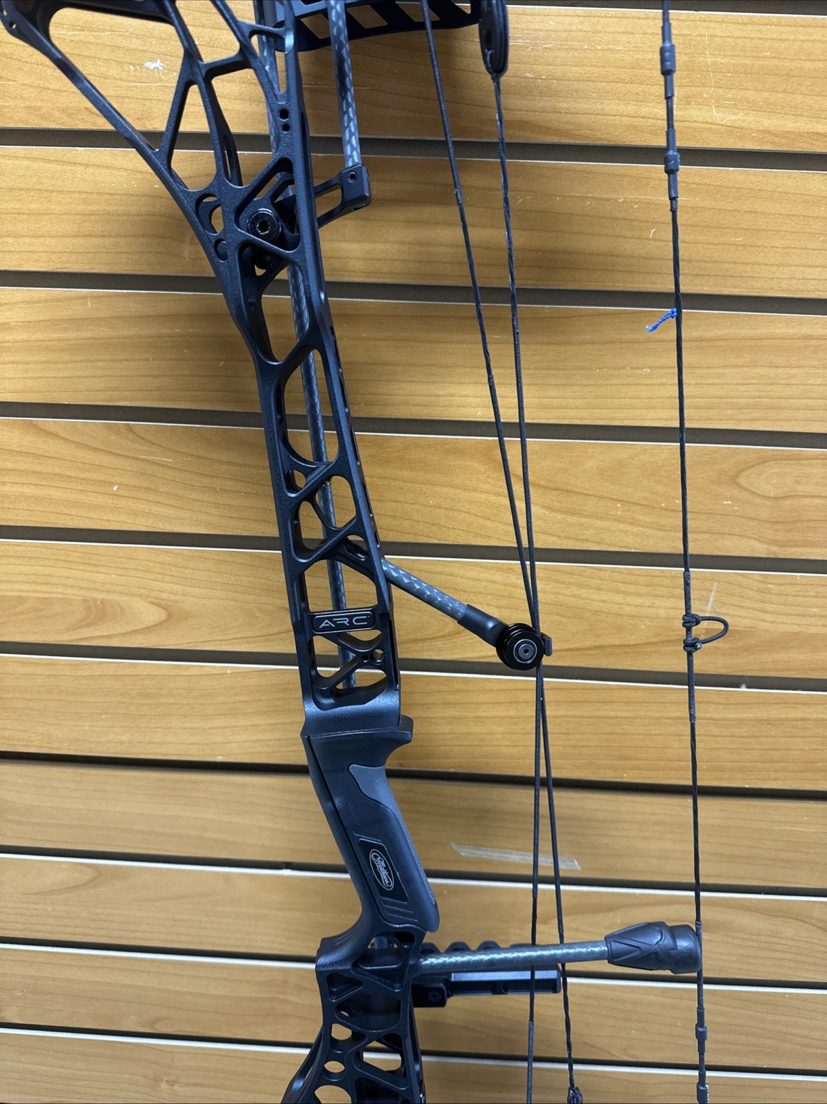 Mathews ARC 30 Compound Bow - RH - Black - Pick Your Mod - Low Pro | eBay