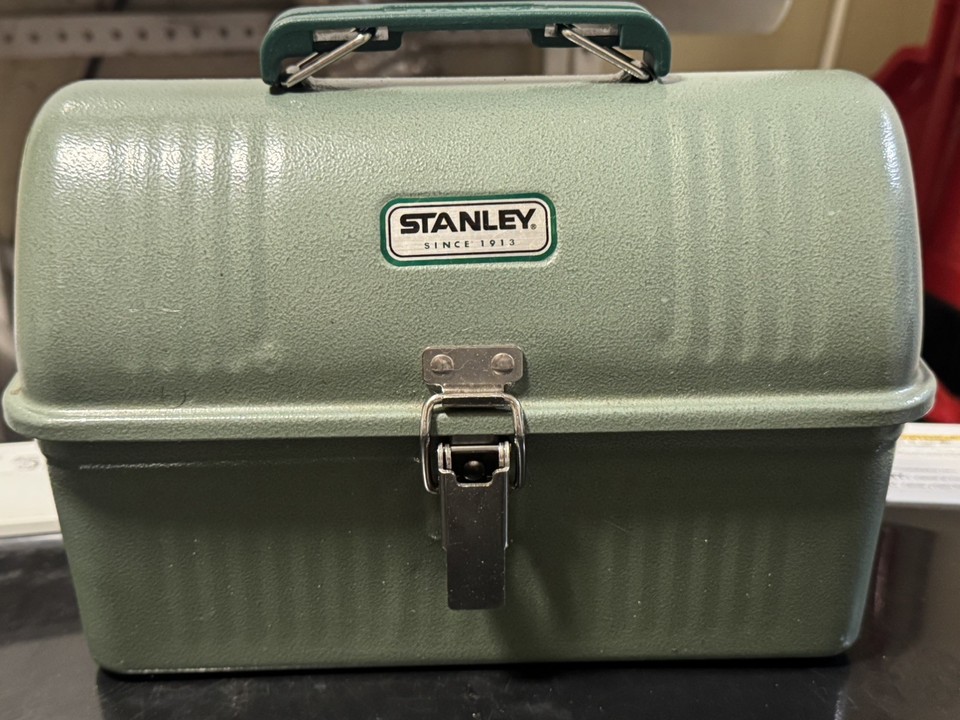 Stanley Classic Lunch Box 5.5 Qt | Vintage Metal Lunchbox | Durable ...