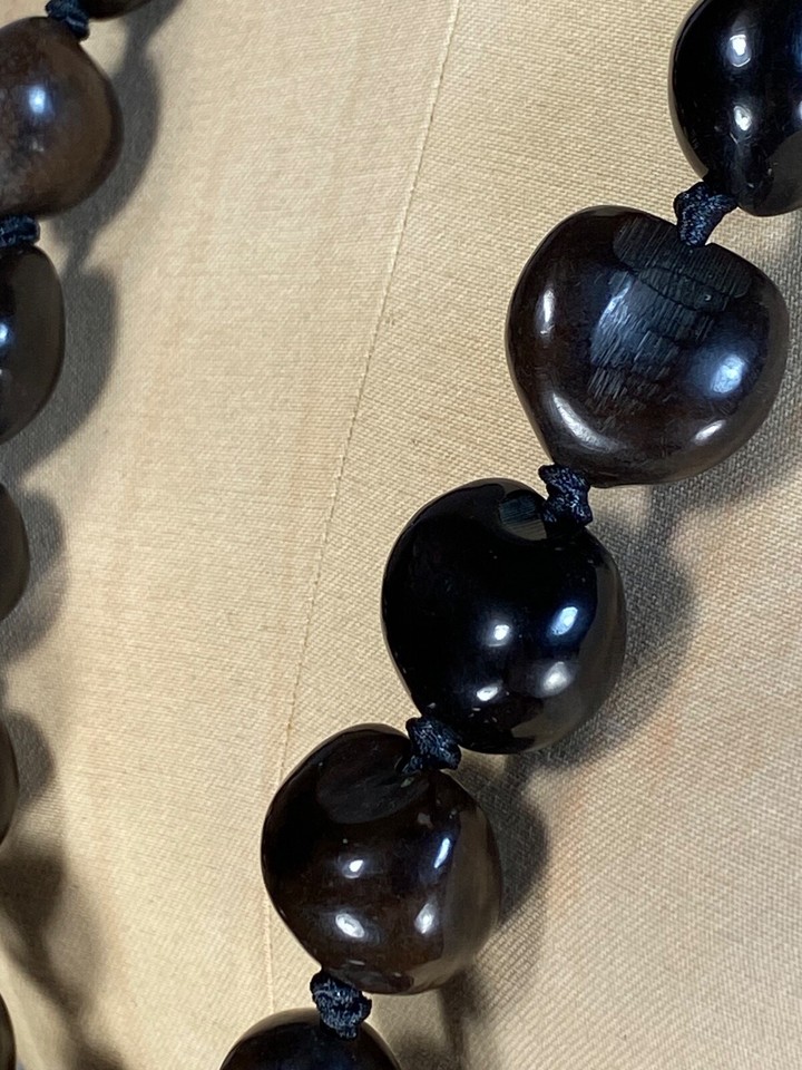 Vintage 1990's-2000's HANDMADE dark brown-black Hawaiian Kukui nut lei necklace | eBay