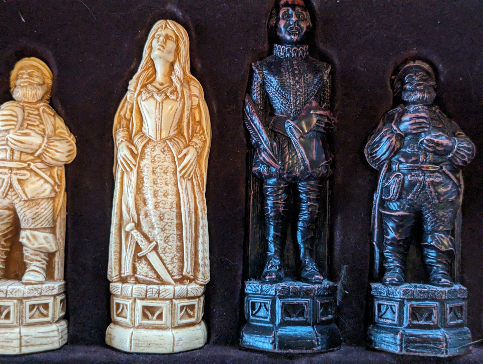 Handcrafted SAC: Shakespeare & the Globe Chess Set Burgandy and Ivory ...