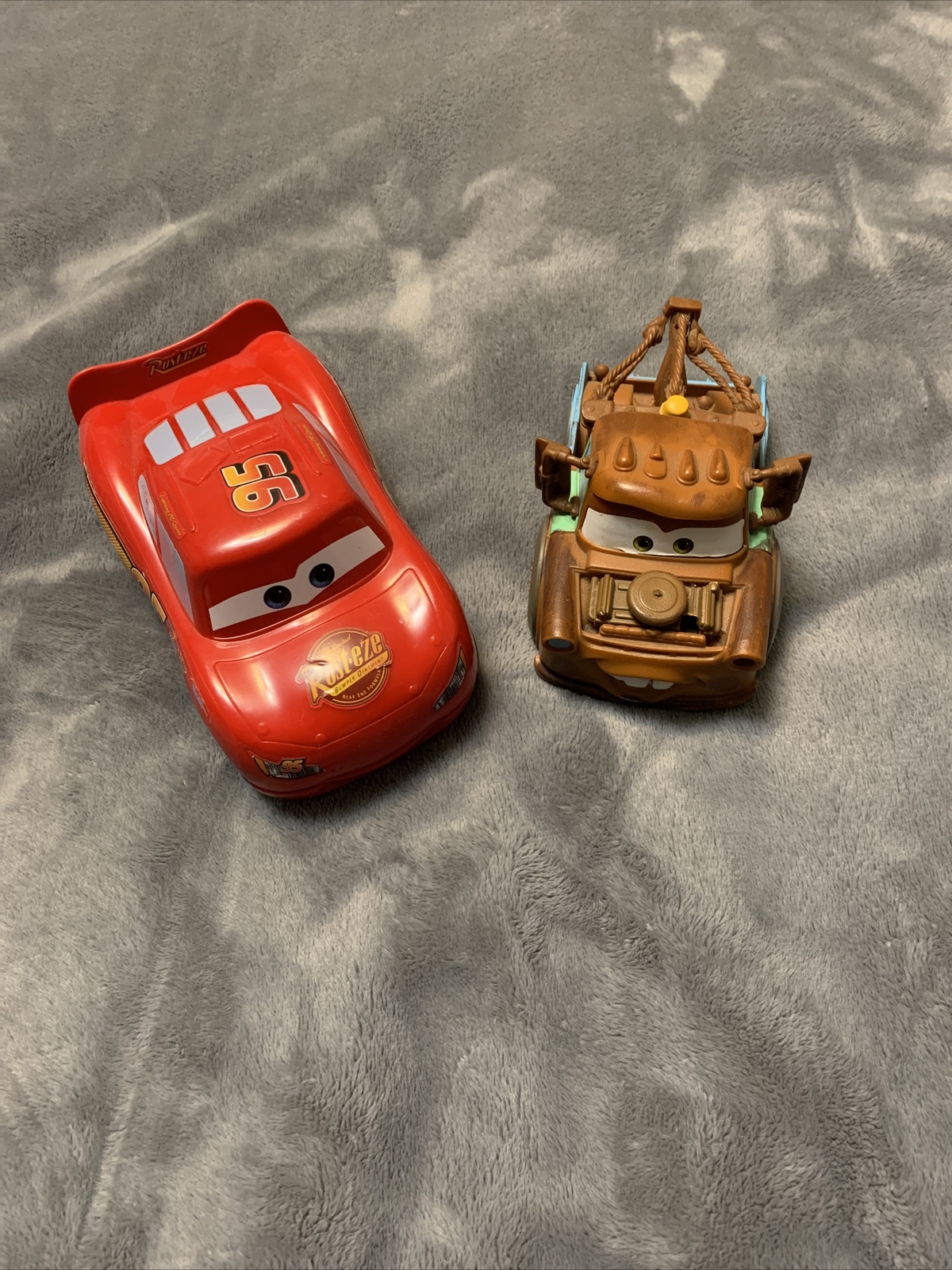 DISNEY PIXAR CARS TOW MATER TRUCK DRAG N GO IN REVERSE & Talk Lightning ...