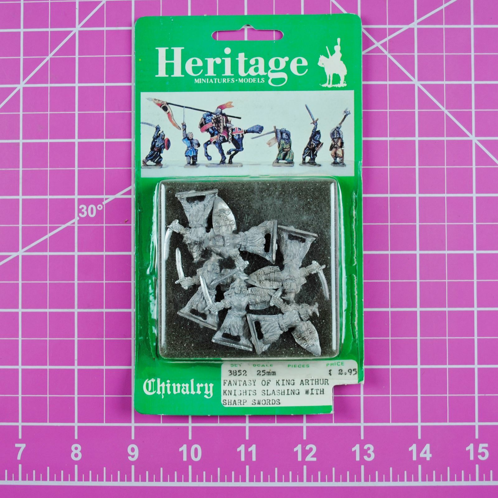 Heritage Chivalry King Arthur Knights w/ Swords - 25mm Metal Miniatures ...
