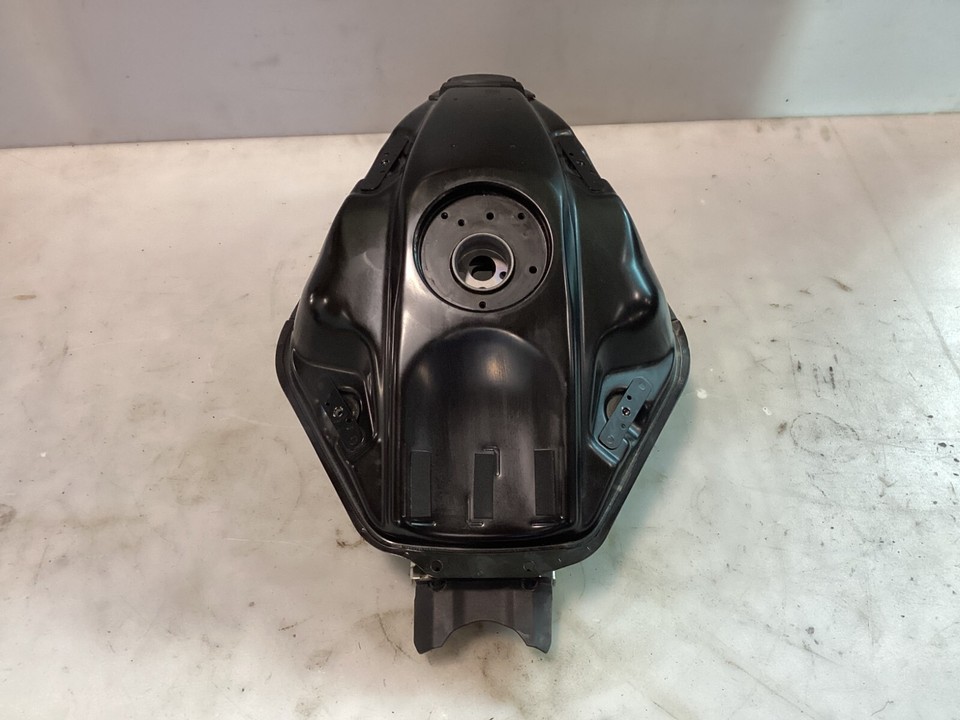 2022 21-24 Yamaha YZF R7 GAS FUEL TANK PETROL BLACK OEM MINT | eBay