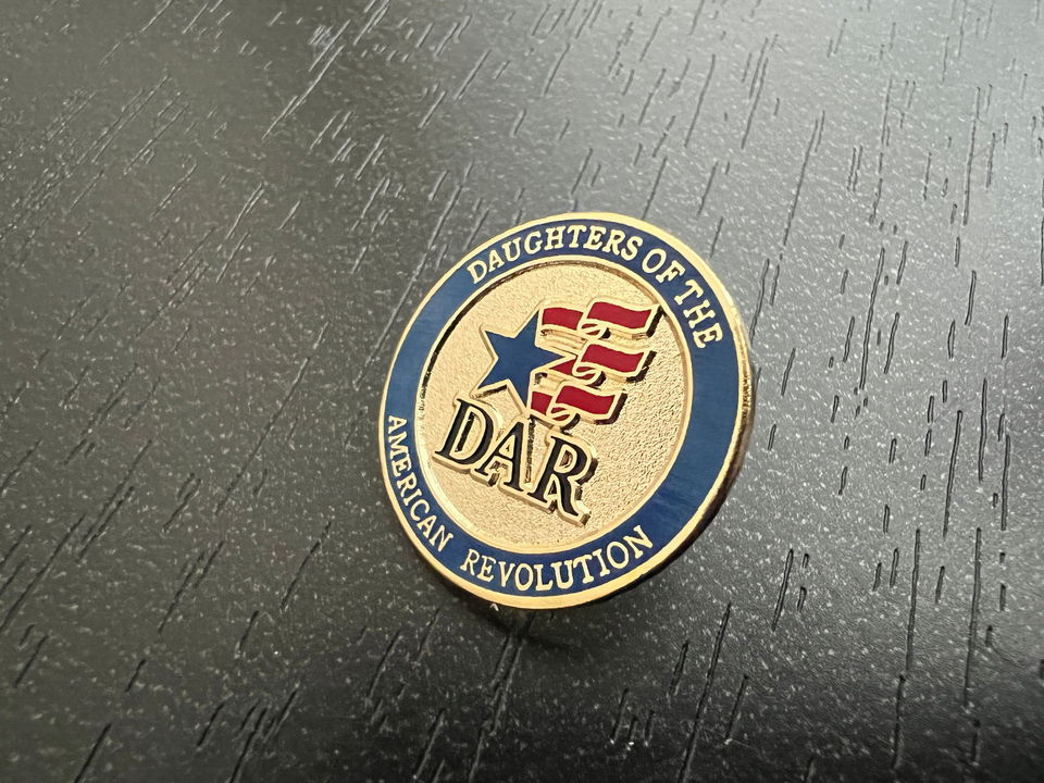 DAR Daughters of the American Revolution Round Logo Star Flag Pin - NEW ...