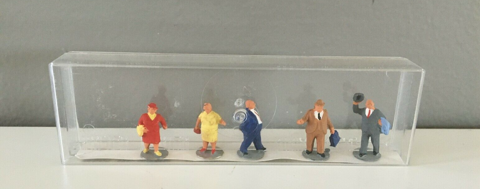 Fat Rotund Corpulent Walking Pedestrians HO People Merten No. 2399 LOOK ...