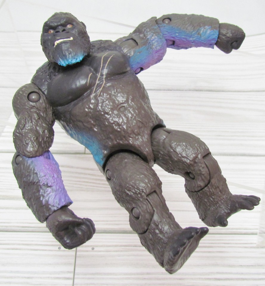 2020 Legendary WBEI Playmates 6” KING KONG Hong Kong Battle INJURED ...
