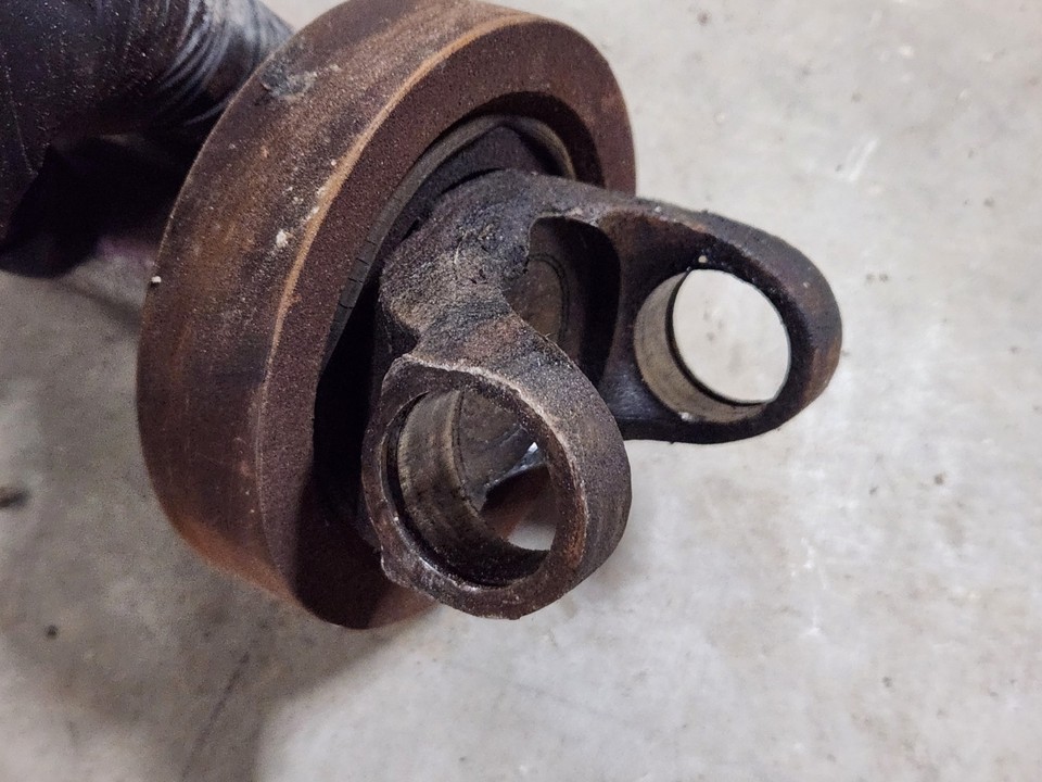 89 Corvette 700r4 DRIVESHAFT TRANSMISSION YOKE 4L60E 4+3 84 96 | eBay