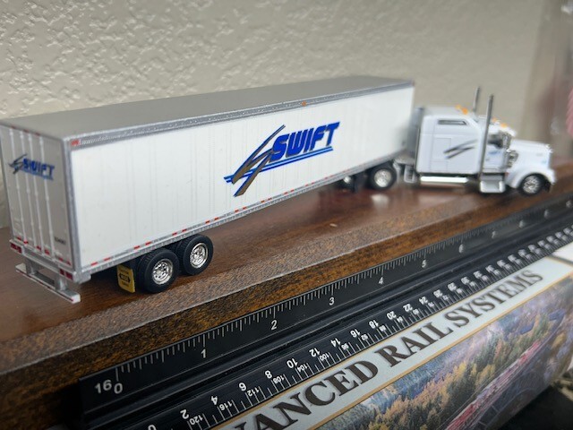 SWIFT TRUCKING - KENWORTH SEMI TRACTOR & VAN TRAILER HO Scale ...