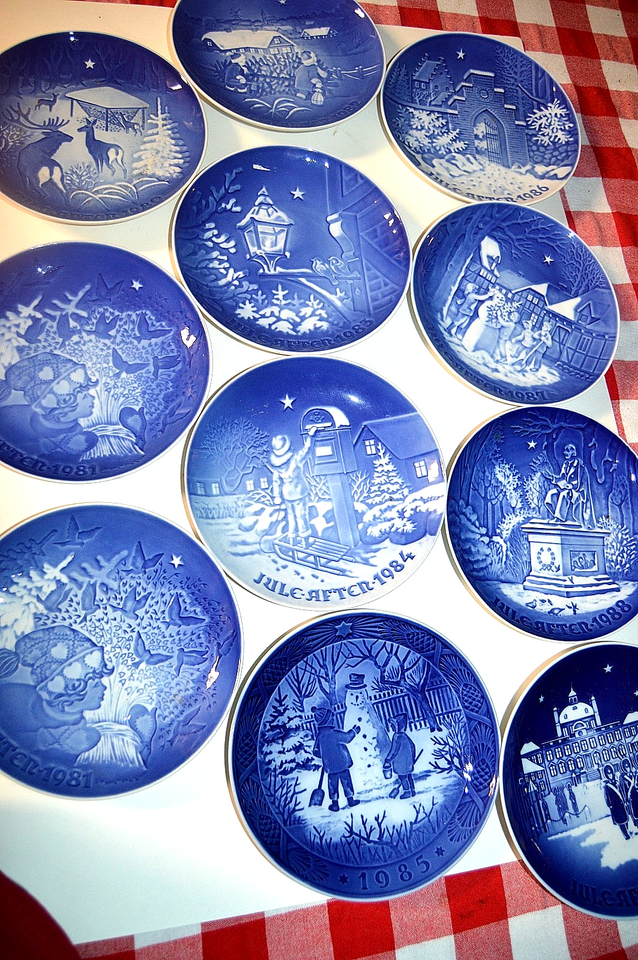 Lot of 11 Bing & Grondahl Jule Aften Annual Christmas Plates 1980-1990 ...
