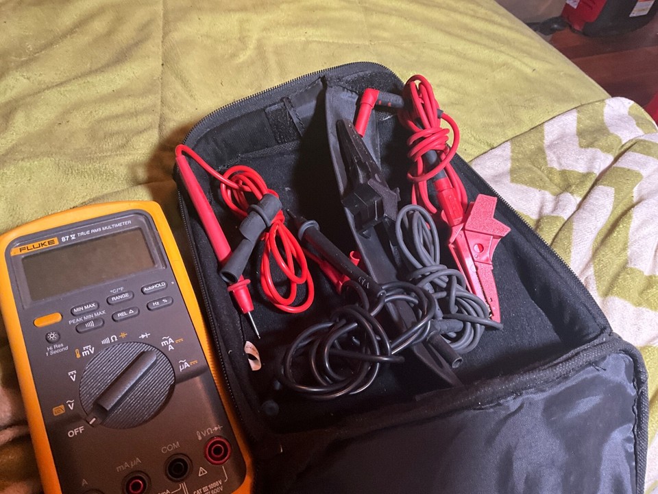 Fluke 87 True RMS Industrial Multimeter w/Yellow Waterproof Dustproof ...
