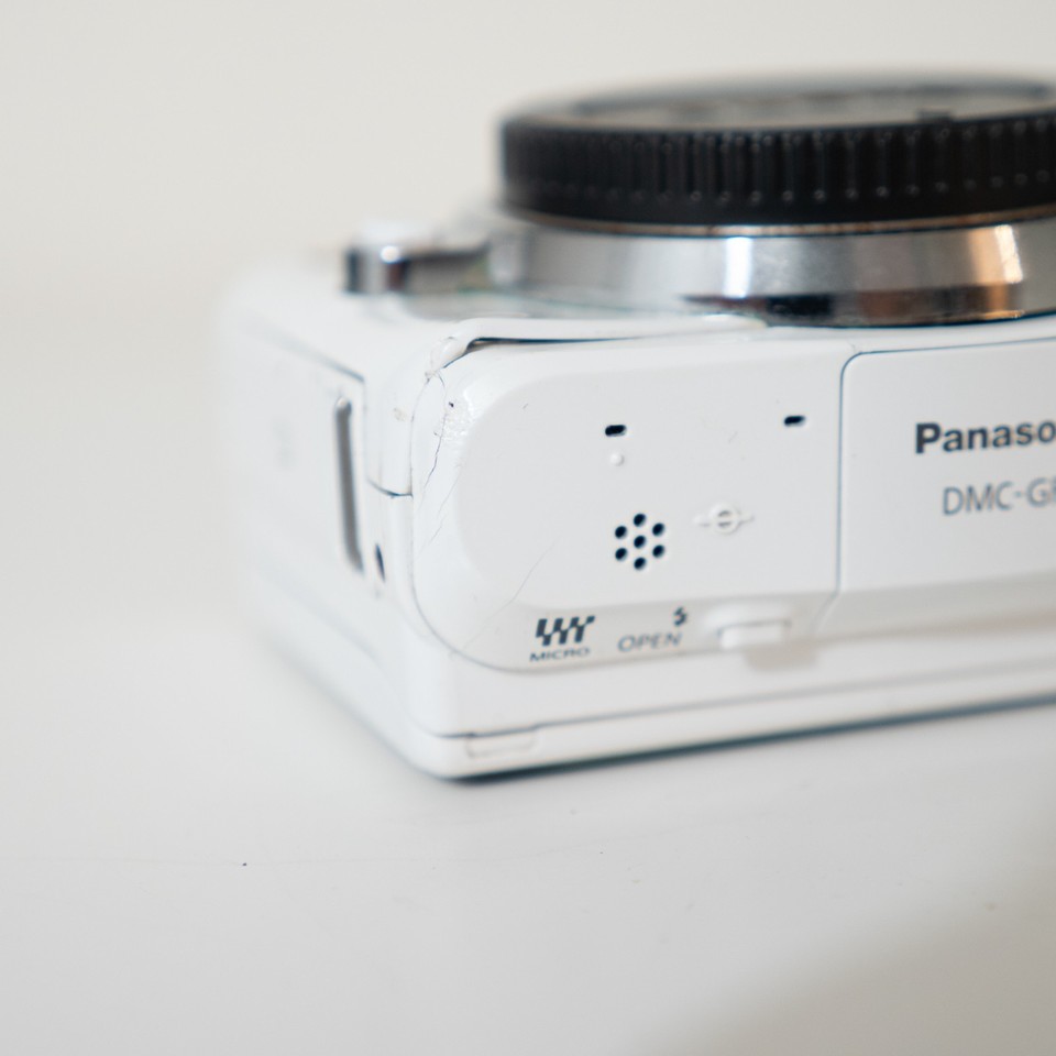 [BROKEN - FOR PARTS] Panasonic Lumix DMC-GF6 White Mirrorless Camera ...