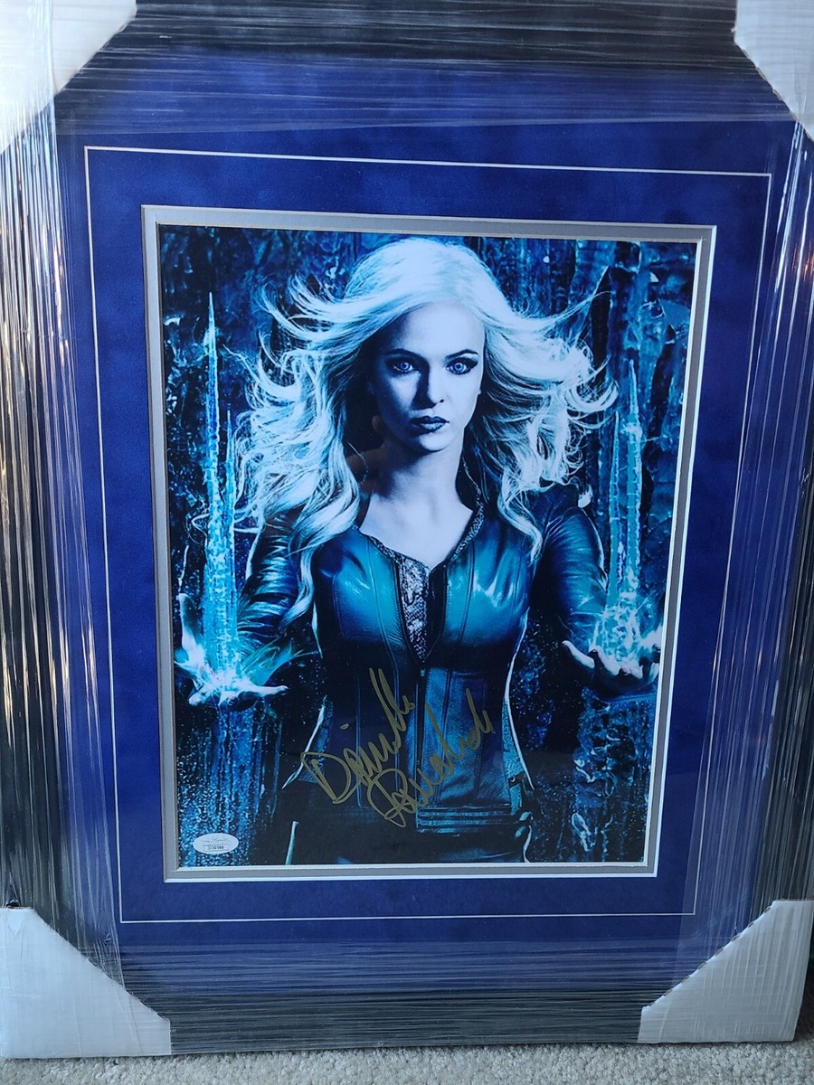 Danielle Panabaker Killer Frost Wallpaper Is Killer Frost Leaving The