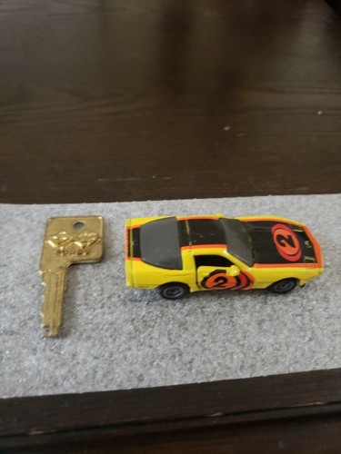 Kidco Lock-ups Chevrolet Corvette Yellow & Black #2 with KEY 1/64 Scale ...